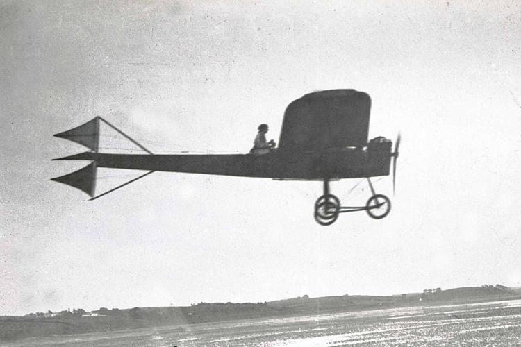 first manned flight uk
